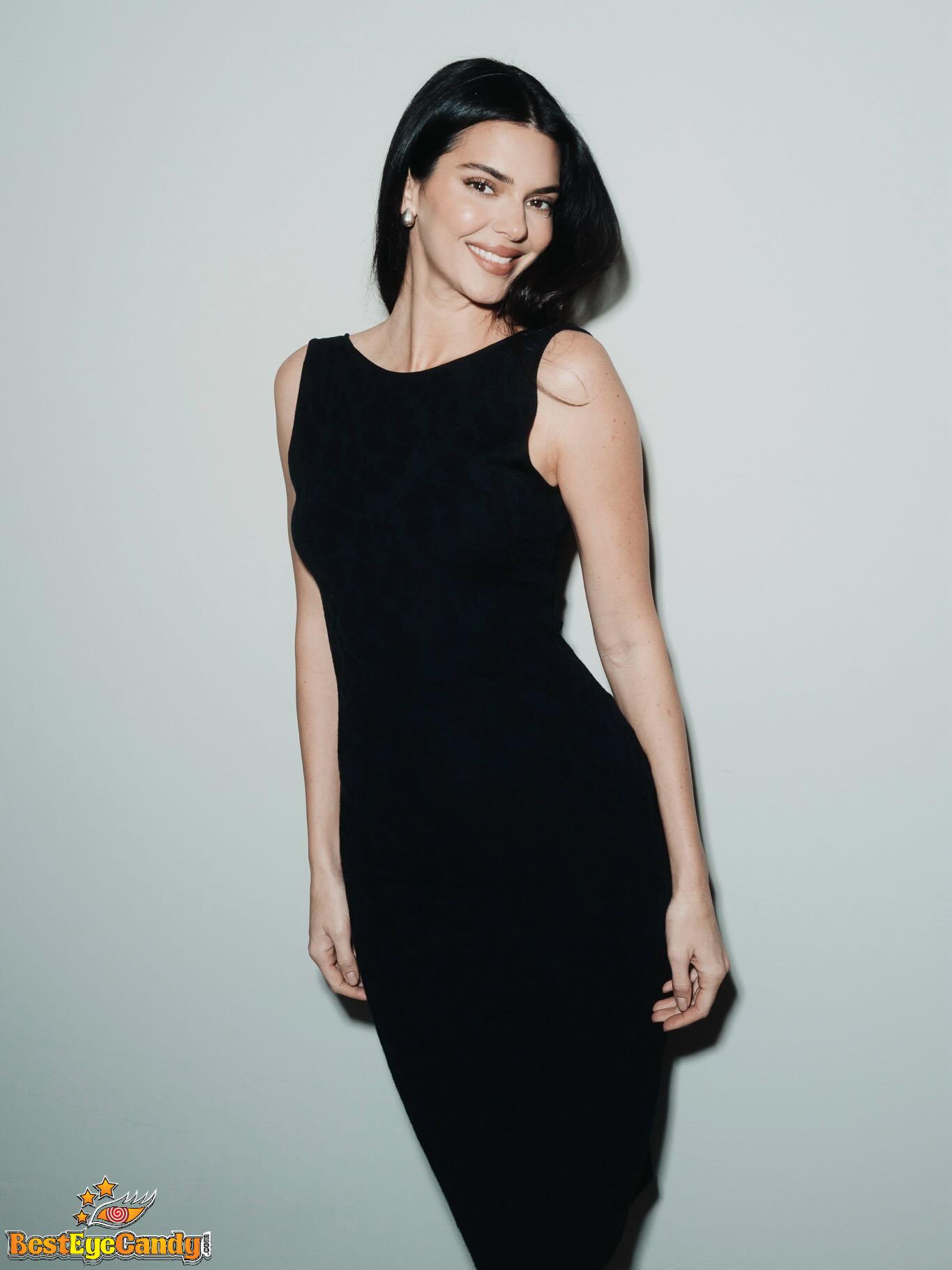 Kendall Jenner Photo #7763819 [1365x1820] @ ...::: BestEyeCandy.com